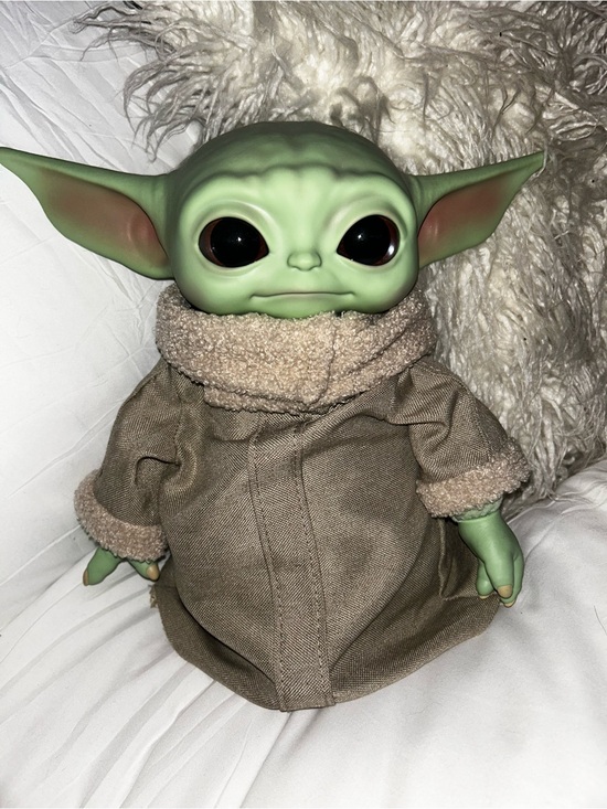 Other | The Child Grogu Collectible Figure In Green With Tan Robe ...